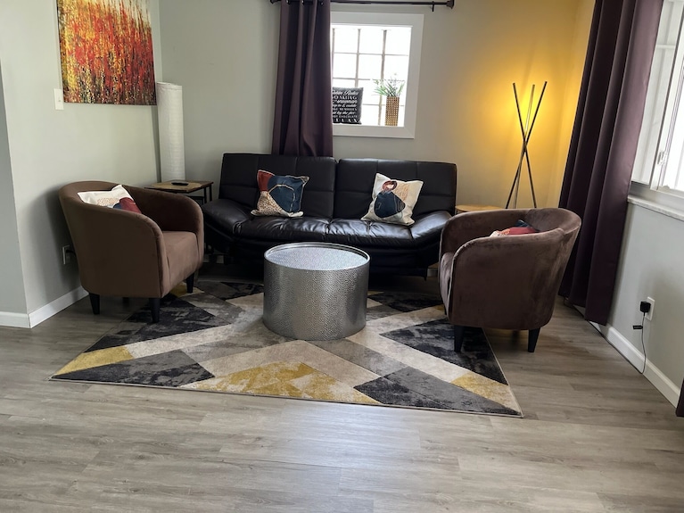 Restful Nest Near Downtown - Pittsburgh, PA