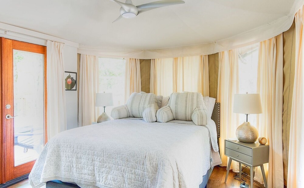 Two Bedroom Luxury Glamp, Huge Deck, Private Hot Tub At The Destination Resort - Dadeville, AL