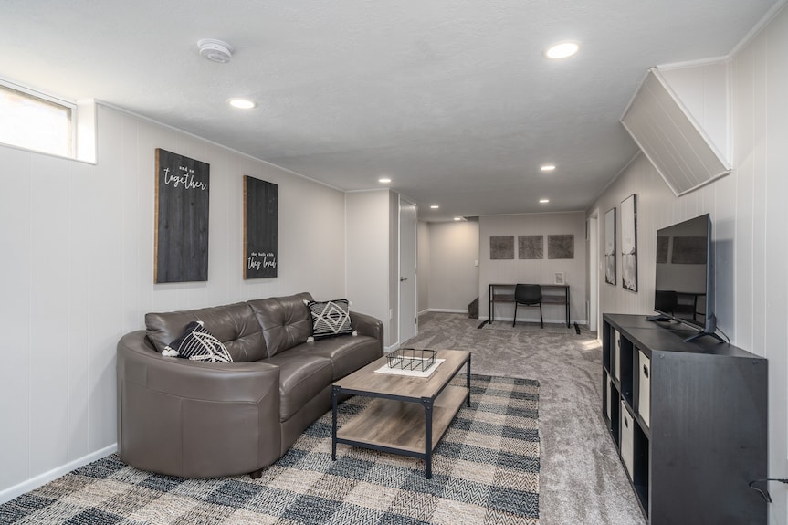 Five Star Flip- Bright & Renovated 3br/2ba - Sioux Falls, SD