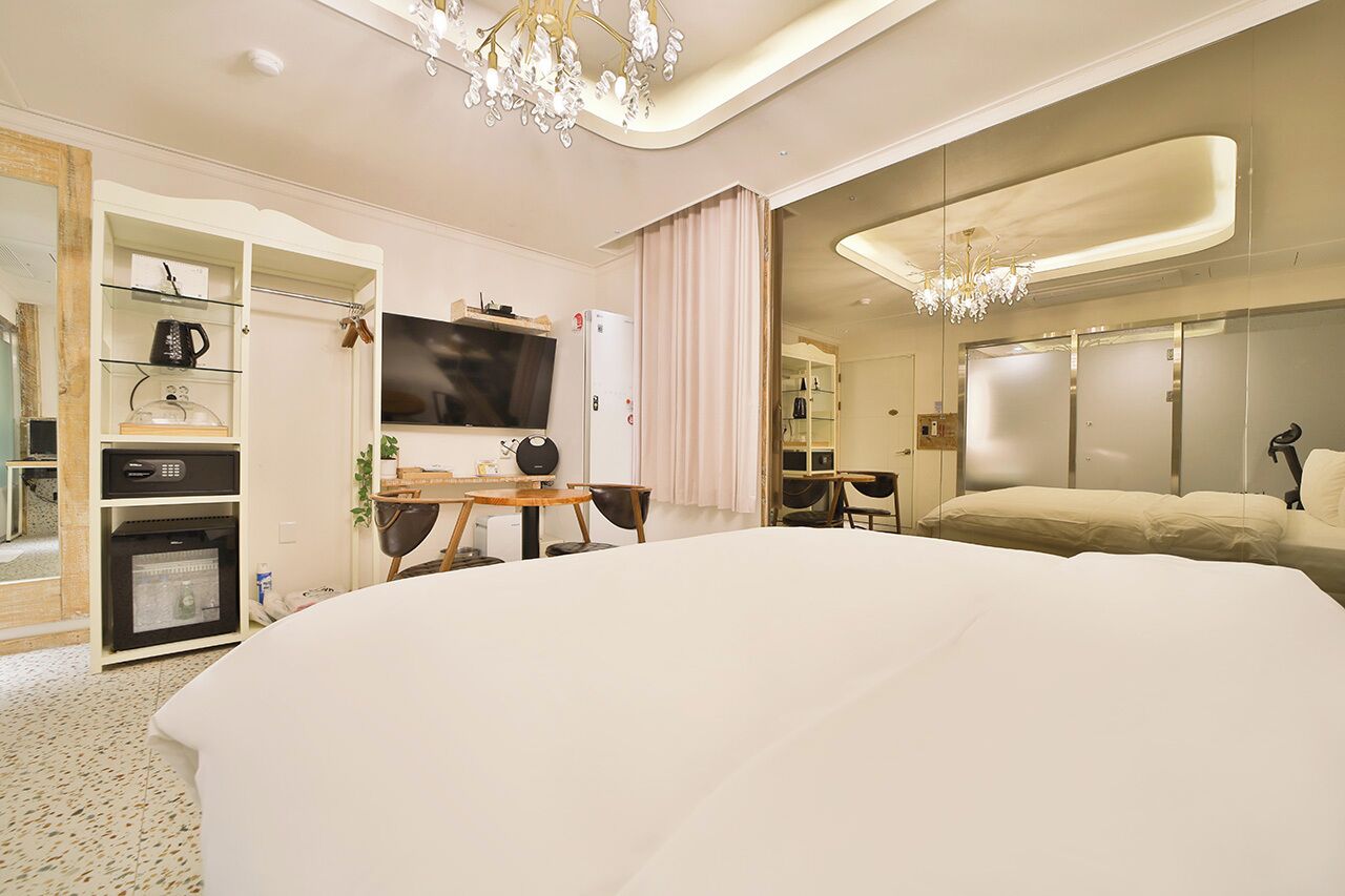 Quarto Deluxe | Cofre no quarto, secretária adequada para computadores portáteis 