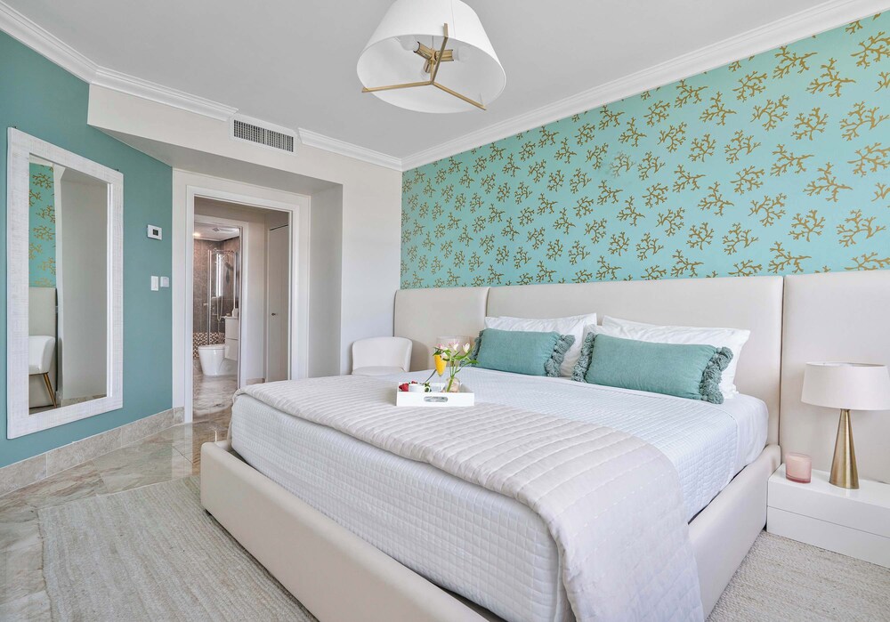 Great Views. Business; Double King Room. Hotel Arya, Free Parking, Pool - Miami