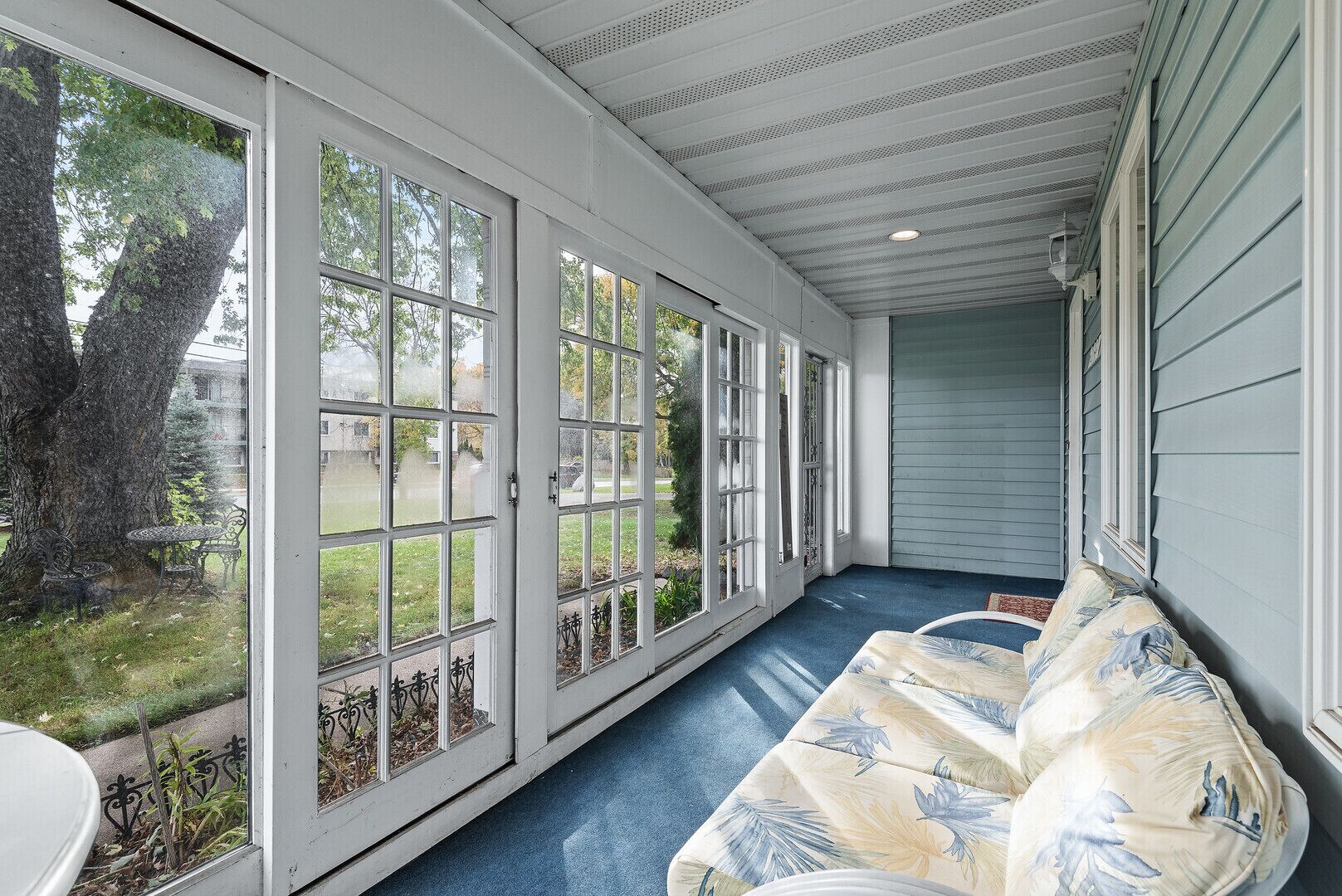 Spacious Home- Centrally Located Near St. Paul - Saint Paul, MN