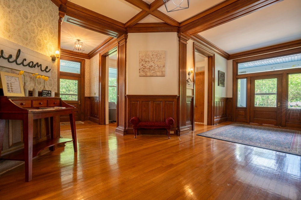 Private Estate On 4 Acres - Portsmouth, VA
