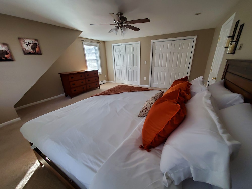 Modern Cozyrustic House W Hot Tub & Pool Table Near Pond/ski - New Hampshire