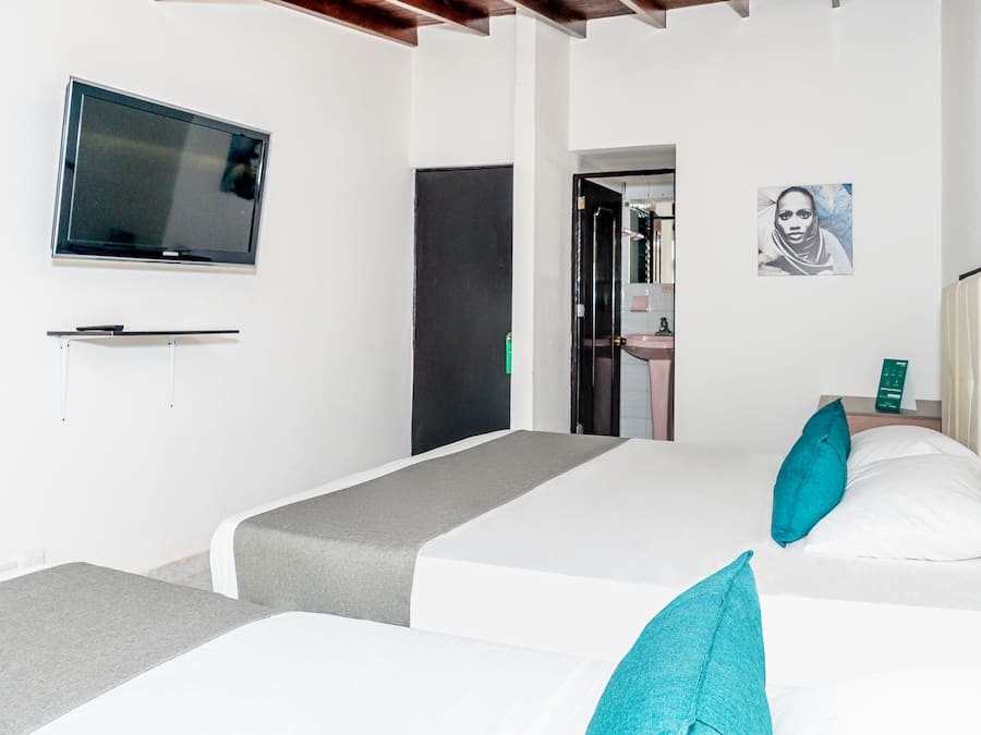 Quarto Triplo | Roupa hipoalergénica, Wi-fi grátis, roupa de cama fornecida