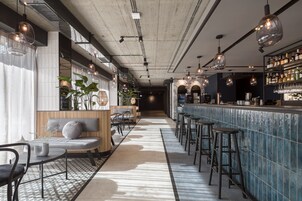 Área de estar no saguão