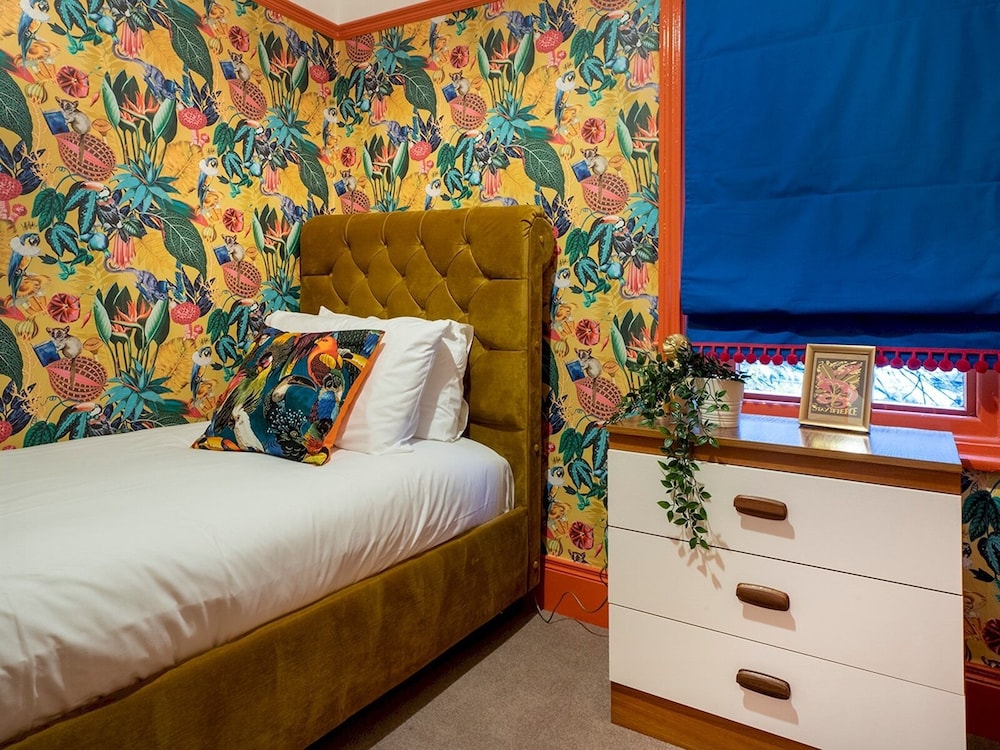 Pass The Keys | Colourful, Quirky Artist-owned 3 Bed Next To Cafes - Belfast