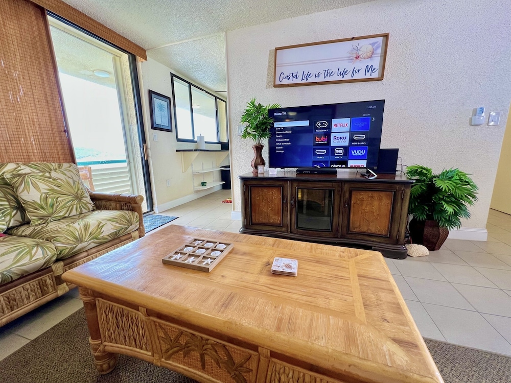 St. Thomas Prime Oceanfront/poolfront 2br/2ba Condo-best Bolongo Beach Location! - Charlotte Amalie