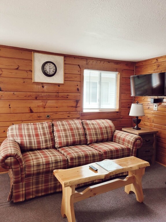 Cabin 6 | Voyageur - Minnesota