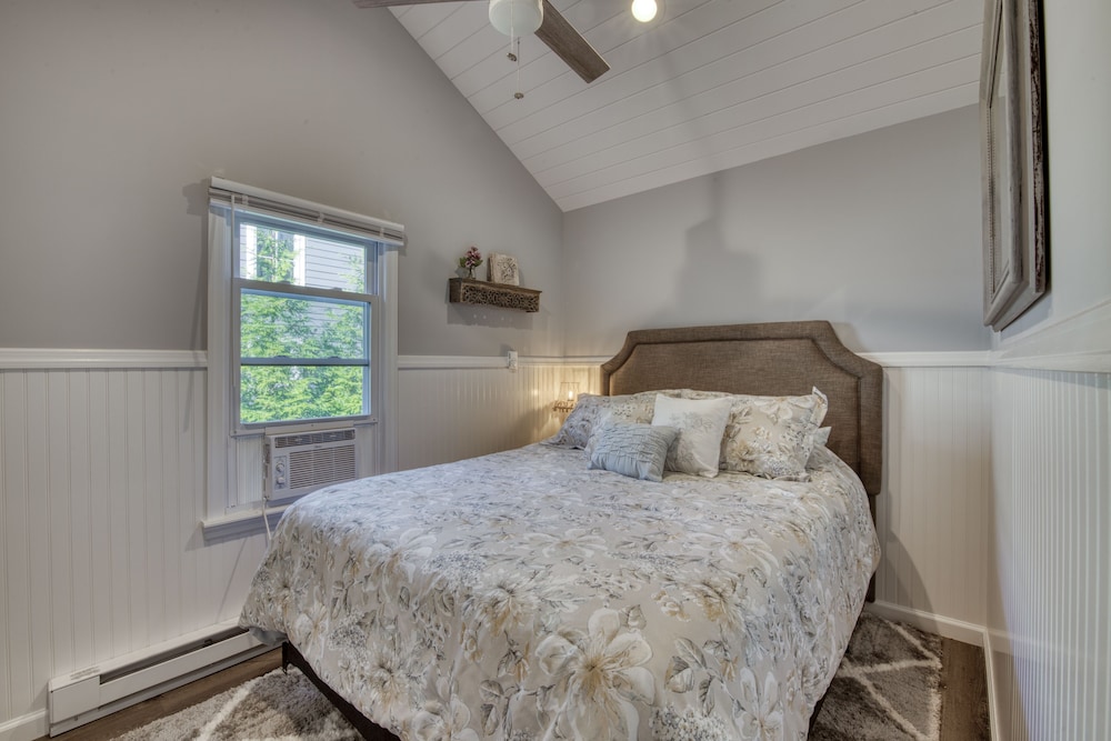 Modern Farmhouse Steps To Beach And Love Lane - Riverhead, NY