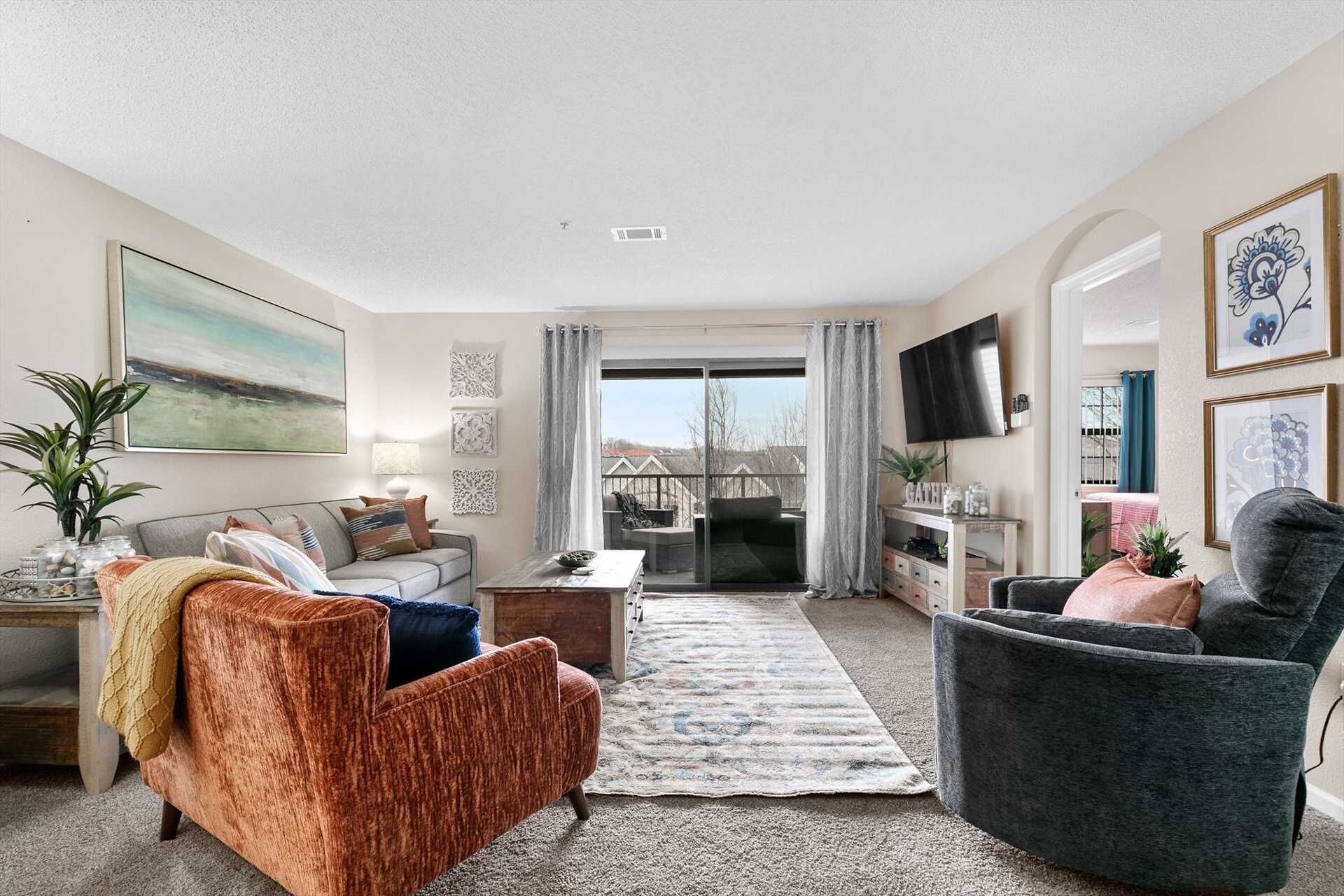 Spacious Condo, Hot Tub, Sauna, Indoor  And Outdoor Pool Access! | C-11 - 布蘭森