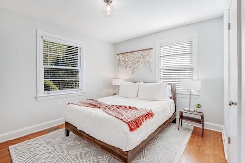 Spacious Home With Dog-friendly Yard, Central Ac, Firepit, Washer/dryer & Grill - Charleston, SC