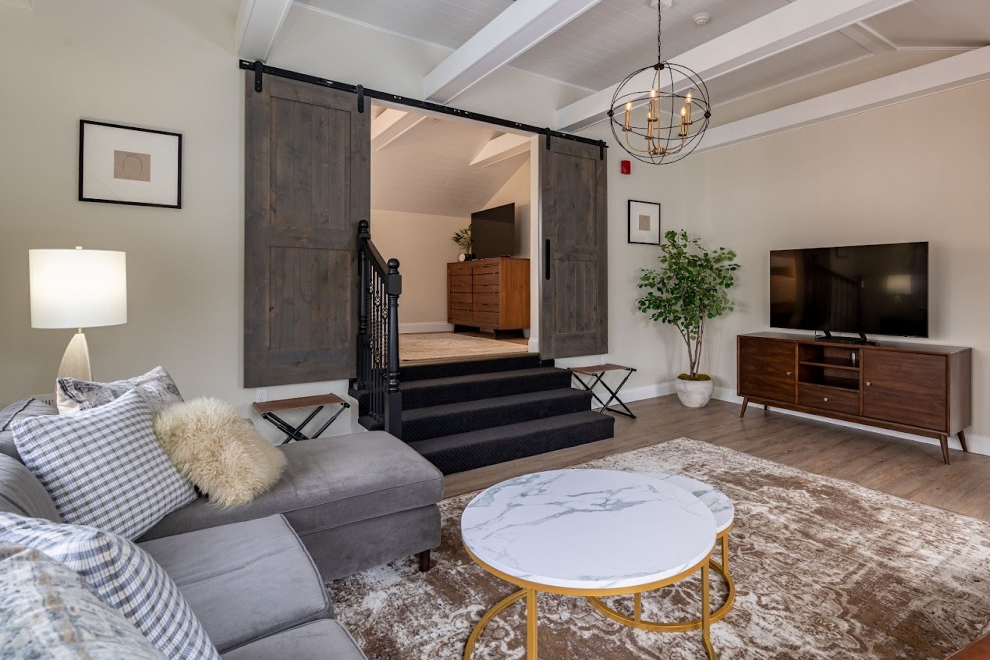 Main Street Delight 1bedroom - Lee, MA