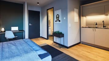 1 quarto, cofres nos quartos, escrivaninha