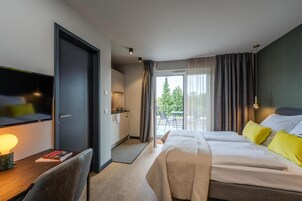 XtraSmart+ Apartment, 1 Queen Bed, Full Kitchen | Roupa hipoalergénica, cofre com capacidade para portátil, secretária