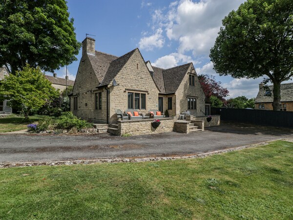 Bell Garden - Warwickshire