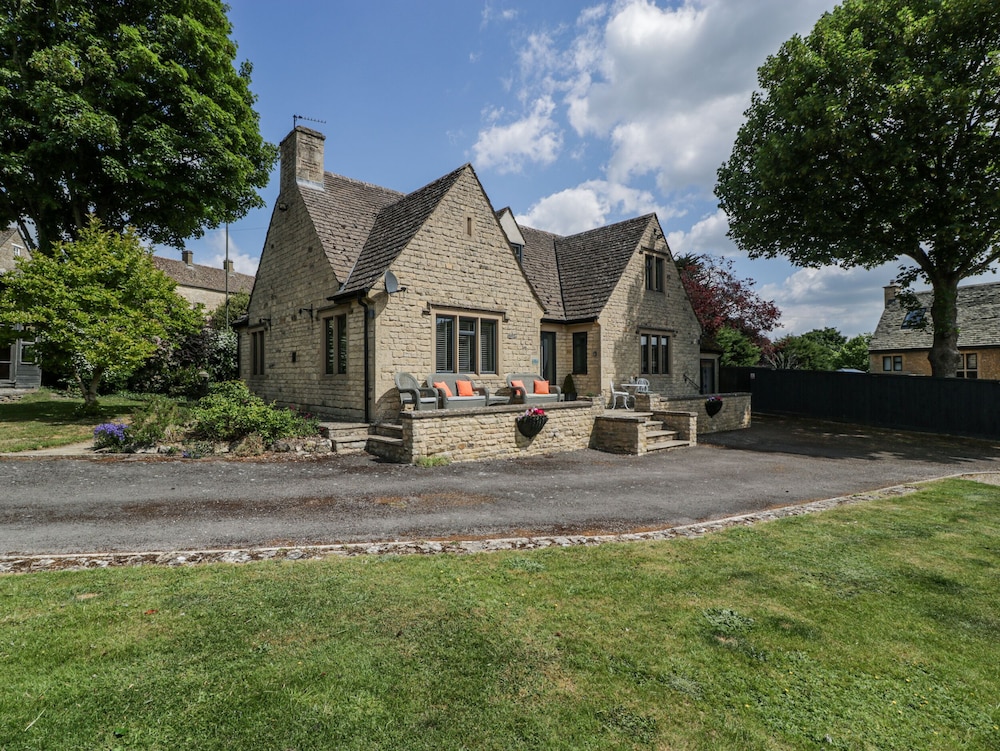 Bell Garden - Stow-on-the-Wold