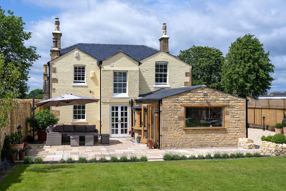 Cotsall House - Broadway