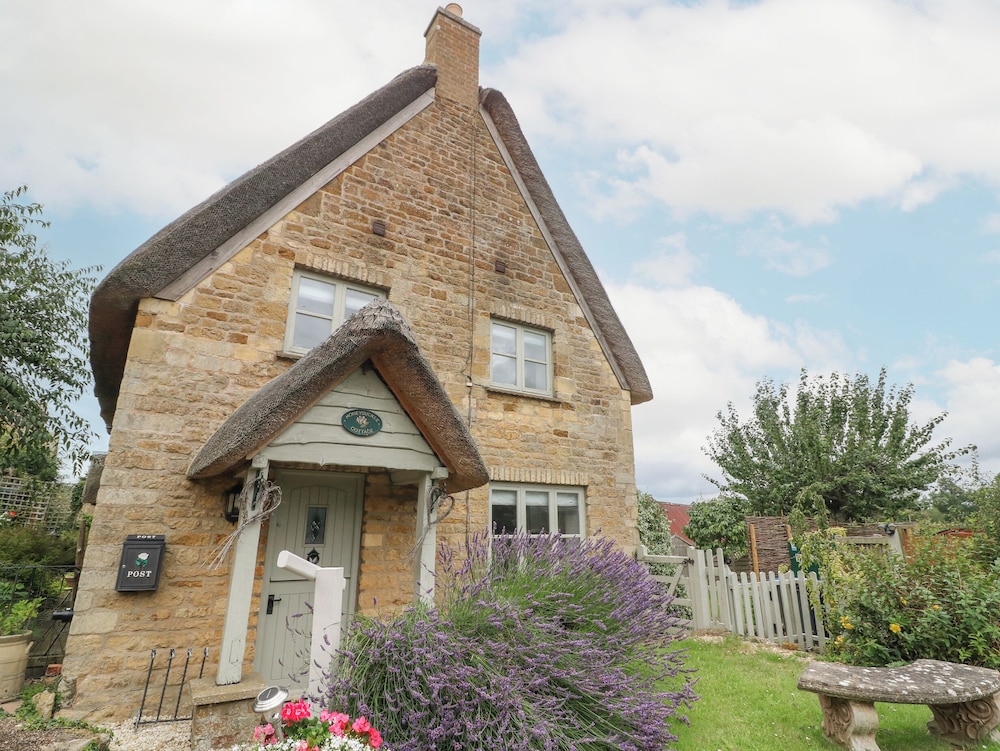 Honeysuckle Cottage - Oxfordshire