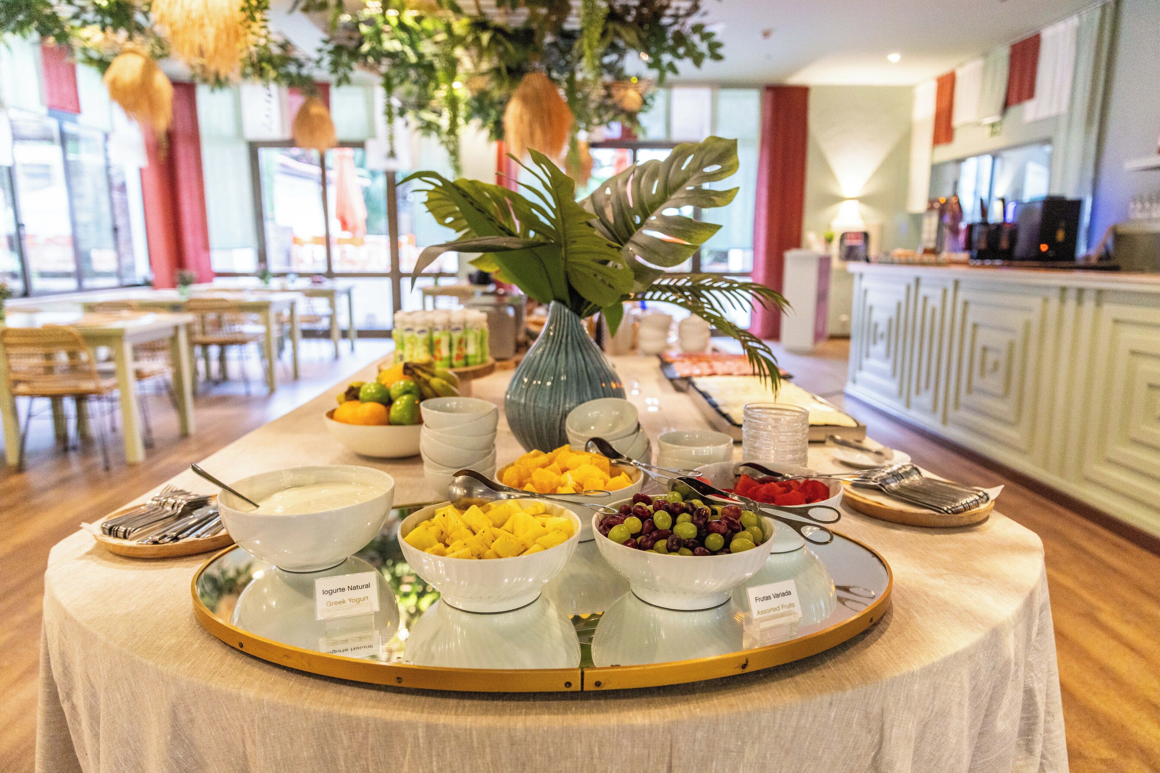 Pequeno-almoço tipo buffet diário (12 EUR por pessoa) 