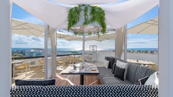 4 restaurantes, café da manhã, local e internacional