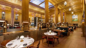 4 restaurantes, pequenos-almoços servidos, cozinha italiana