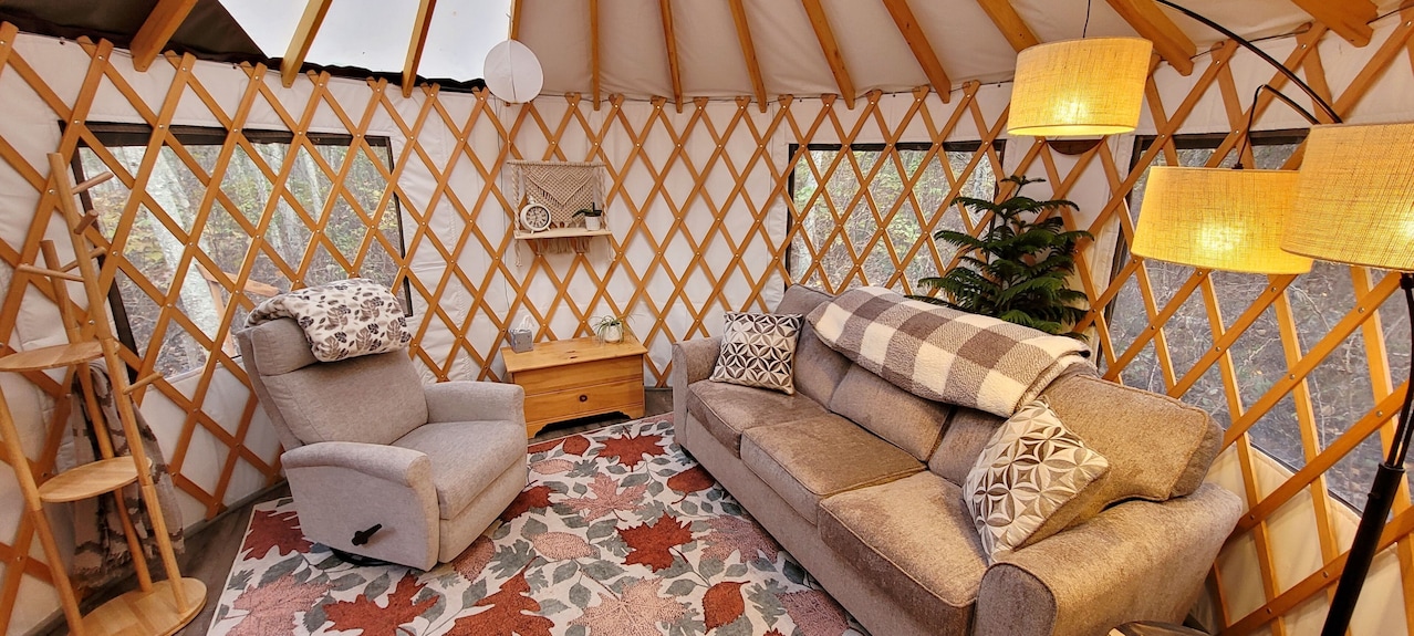 Hideaway Glamping Yurt - Bellingham, WA