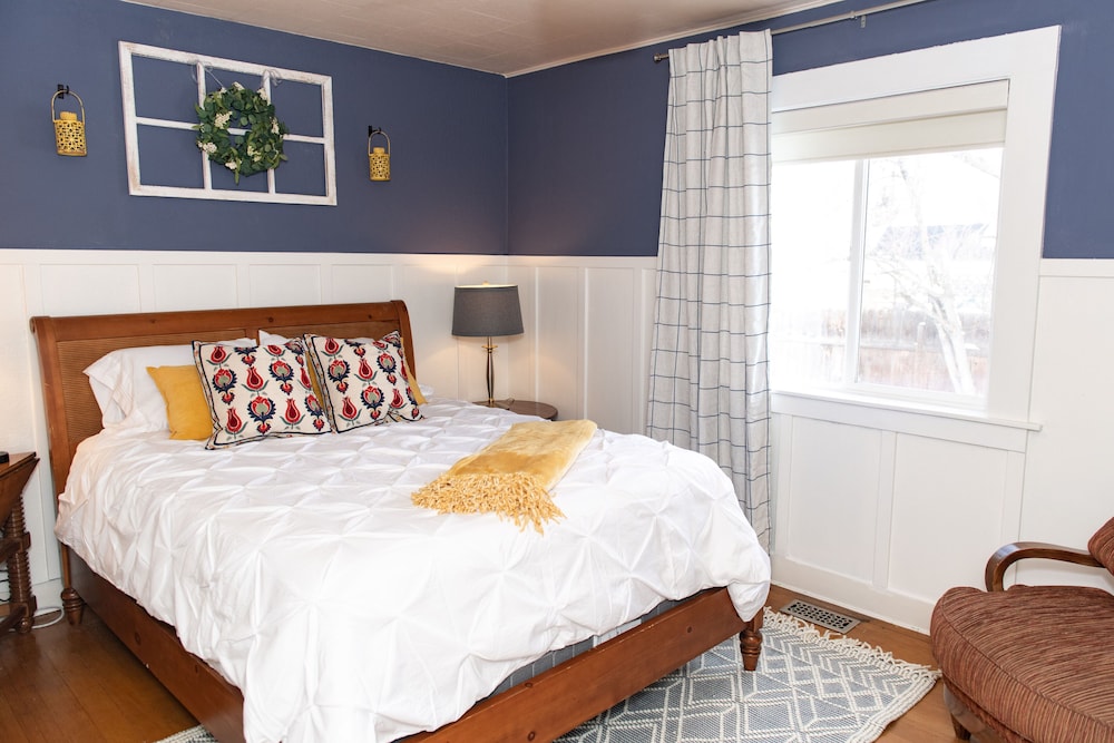 Heber's Blueberry Bungalow, 2br 1ba, Close To Skiing, Cozy & Cute, Pets Ok! - Heber City, UT