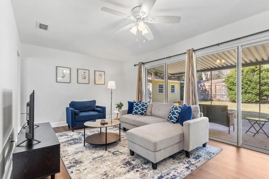 Stylish And Comfortable Escape In Gainesville - Gainesville, FL