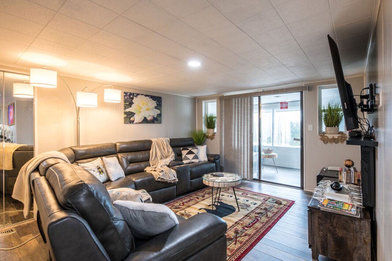 Cozy Pigeon Forge Suite  Hot Tub, Views & Near Dollywood - Honeycomb's Suite - Pigeon Forge, TN