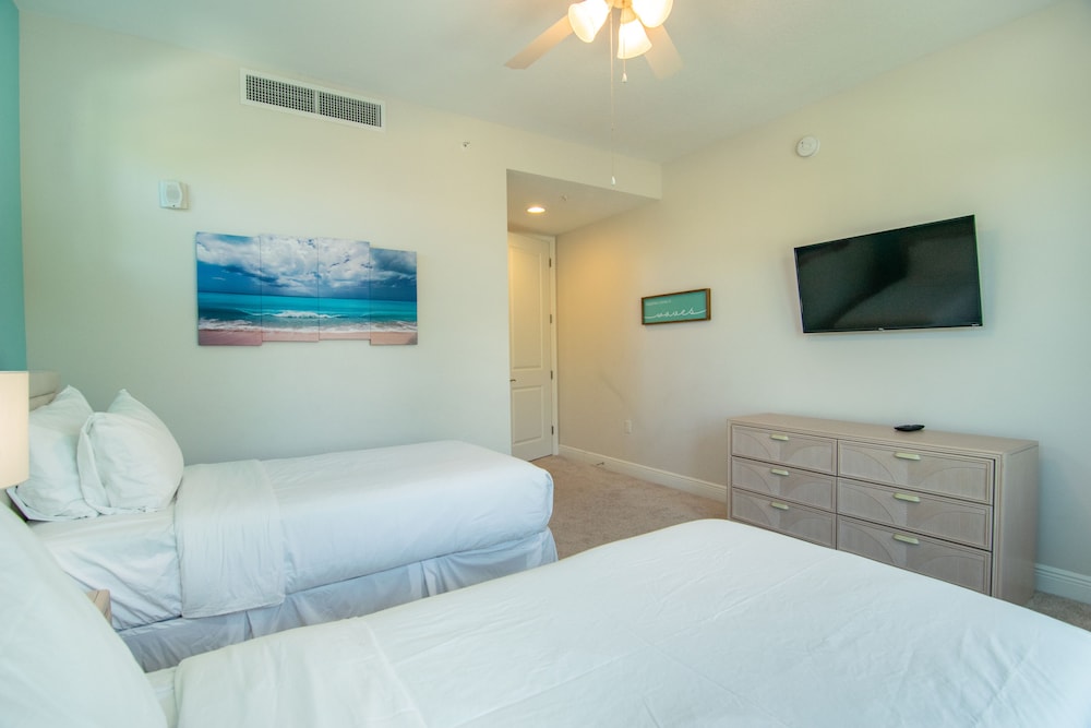 Luxury Condo And Pet Friendly Up To 65 Lbs. - Coquina Beach, FL