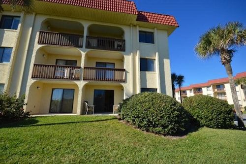 Oceanfront Ground-floor Condo - Steps To Beach - Pool & Hot Tubs Access - St. Augustine Beach, FL