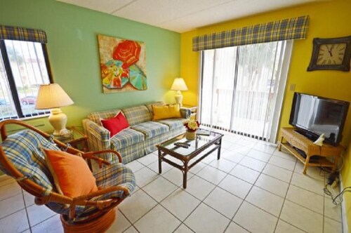 Coastal Escape - Beachfront 2br W/ Pools, Tennis & Free Local Attractions - St. Augustine Beach, FL