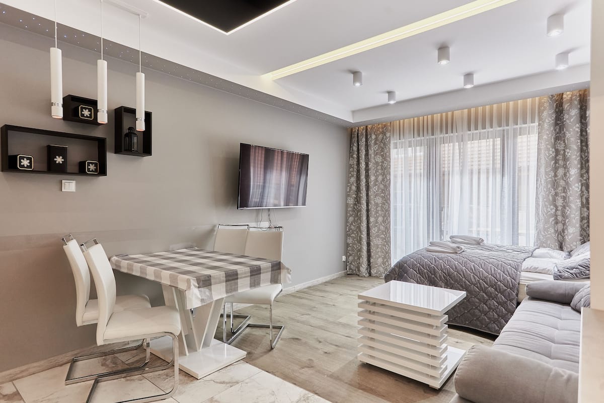 Apartamento Exclusivo | Sala de estar | Televisor de ecrã plano de 40 polegadas com canais digitais, televisor