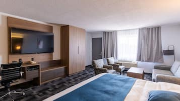 Superior Room 1 King Bed | Com decoração personalizada, com mobília individualizada