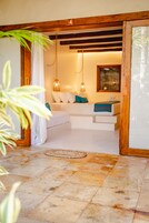 Suite Vista Jardim | Roupa de alta qualidade, minibar, cofre no quarto, secretária 