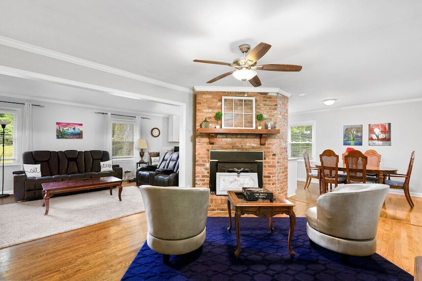 Modern Charm & Garden View Sleeps 6 - High Point, NC