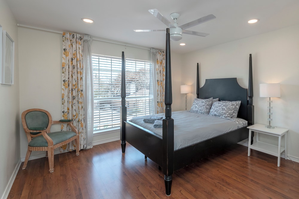 Relax In Our Spacious Villa, Just A Quick Ride Away To Grapevine Malls & Airport - Grapevine, TX