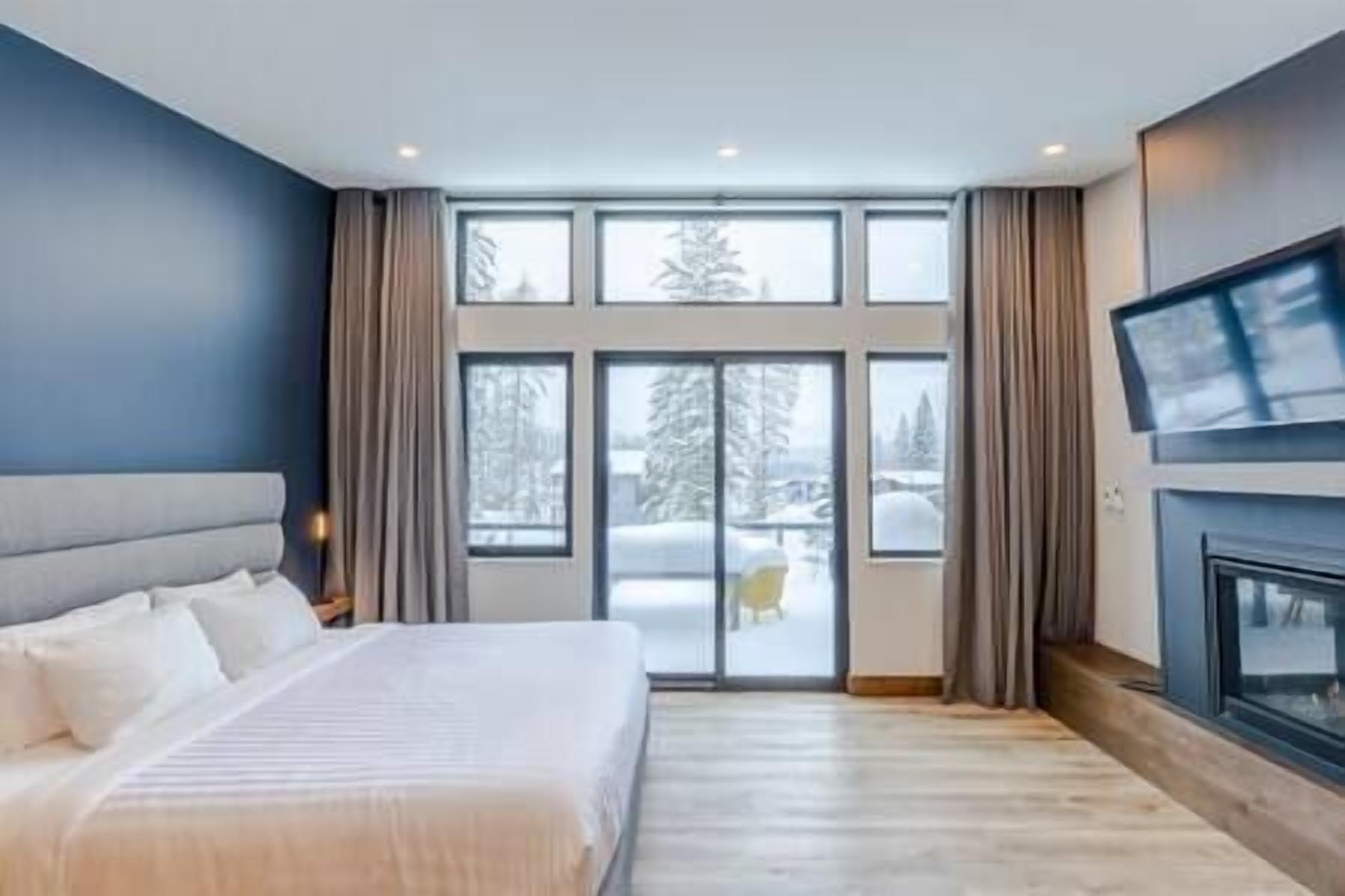 New Studio / Fireplace / King Bed / Fabulous Views - Fernie