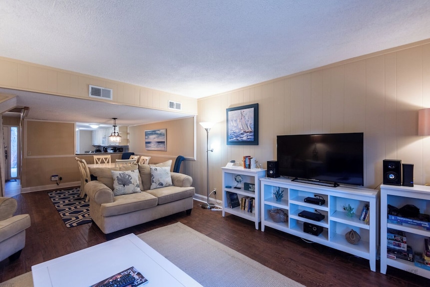 22 Ocean Club - 2 Bedroom Oceanfront Condo, Courty - Hilton Head Island