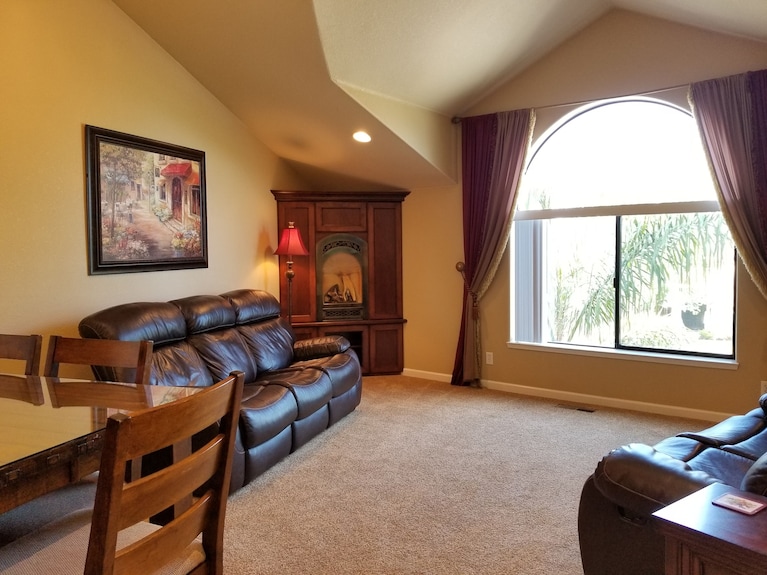 Rarely Available Executive 3br/3ba Villa With Views - Castro Valley, CA