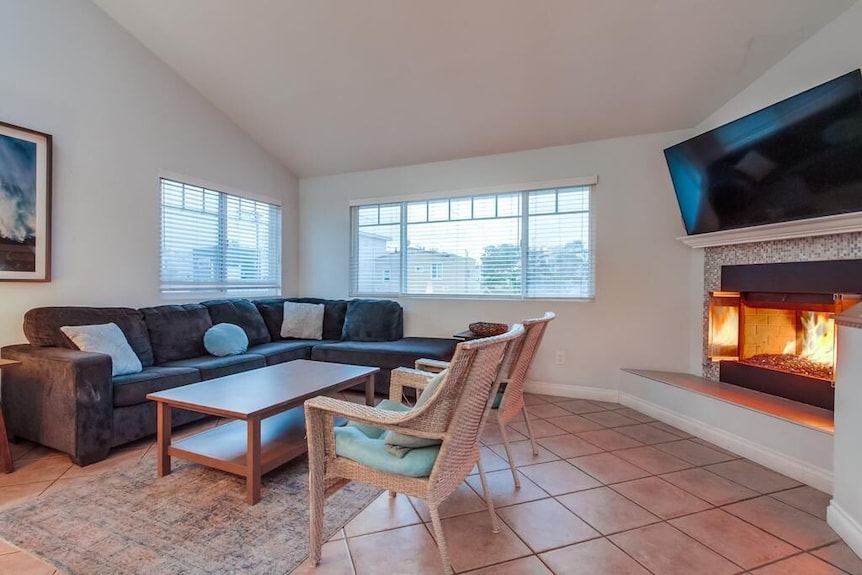 Mission Beach Steps To Beach Remodeled Home With Ac, Fireplace, And Parking - Pacific Beach - San Diego