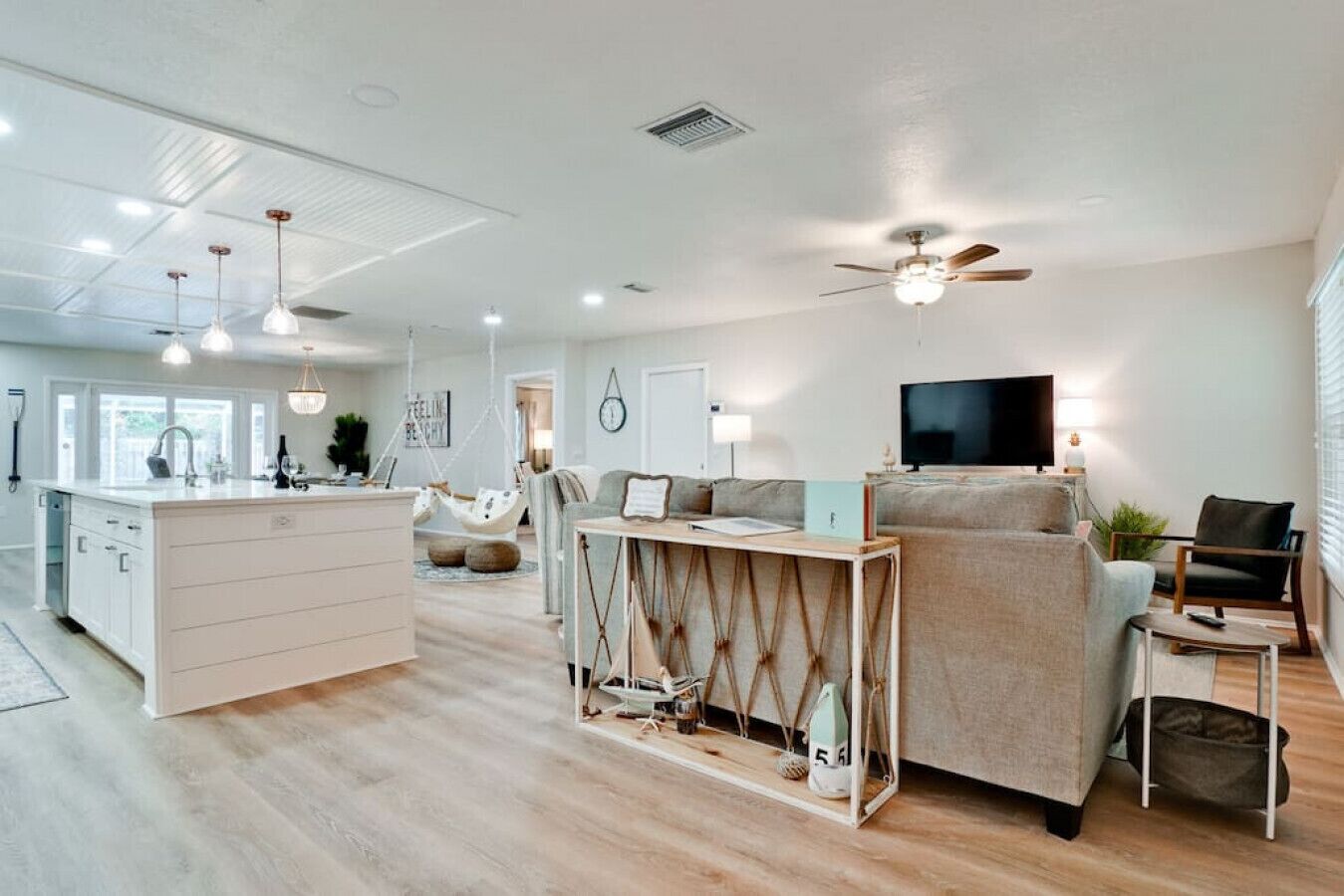 Stunning!- Game Room, Pool, Beaches & Full Remodel! - Bradenton, FL