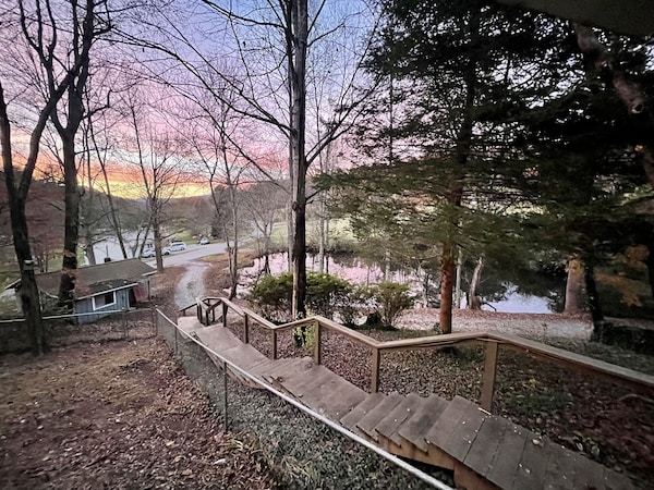 Waterfront Cottage On Pond -Fishing- Game Room 4 Miles To Downtown Franklin, Nc - Franklin, NC