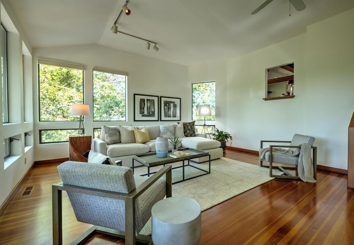 Sonoma Treehouse - A Quiet Scenic View Home With 3 Bdrm With Deck & Hot Tub - Glen Ellen, CA