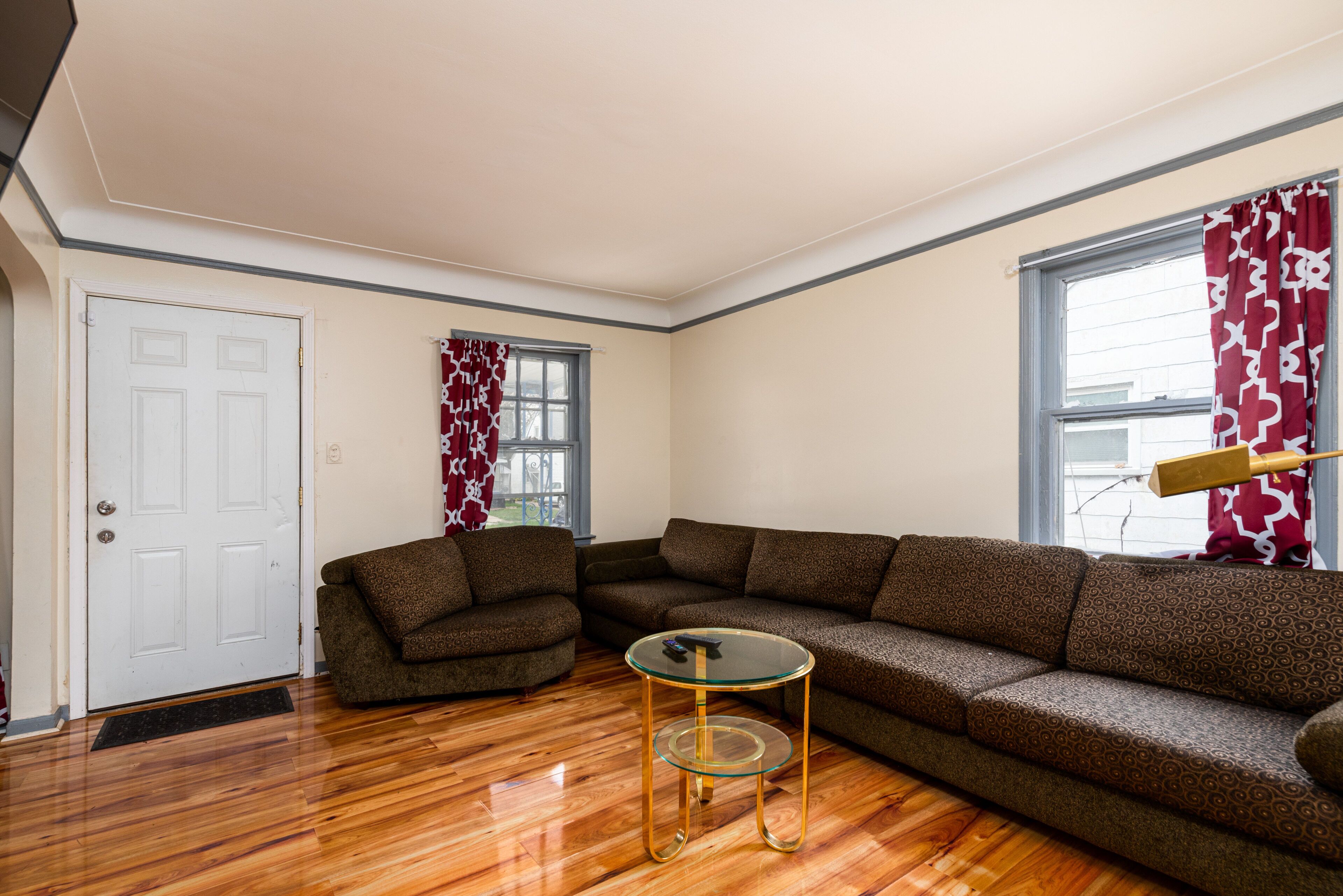 Perfect For A Long Time Stay | 3 Bdroom, Sleeps 15 + Dinning Room - Michigan