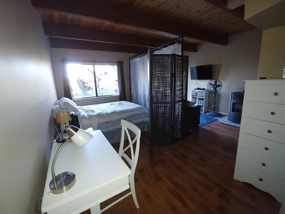 Large Lower Suite In Mountain View Home - Ventura County, CA