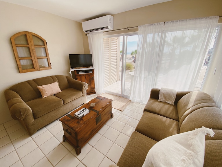 Beachfront Retreat With Convenient Access To Shops, Dining, And More - Baja California Sur