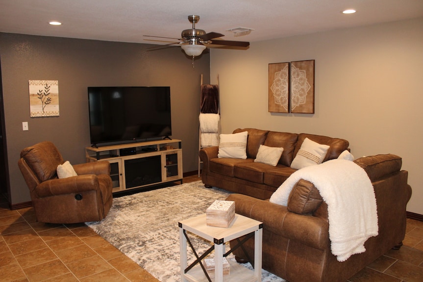 Quiet And Comfortable! 5 Minutes Away From Parks/hospitals - Joplin, MO