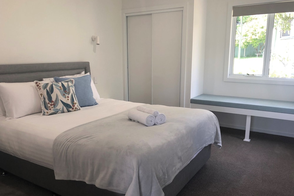 Beach House With Bay Of Fires Views, Featuring 2 Bedrooms With Ensuite Bathrooms - Binalong Bay